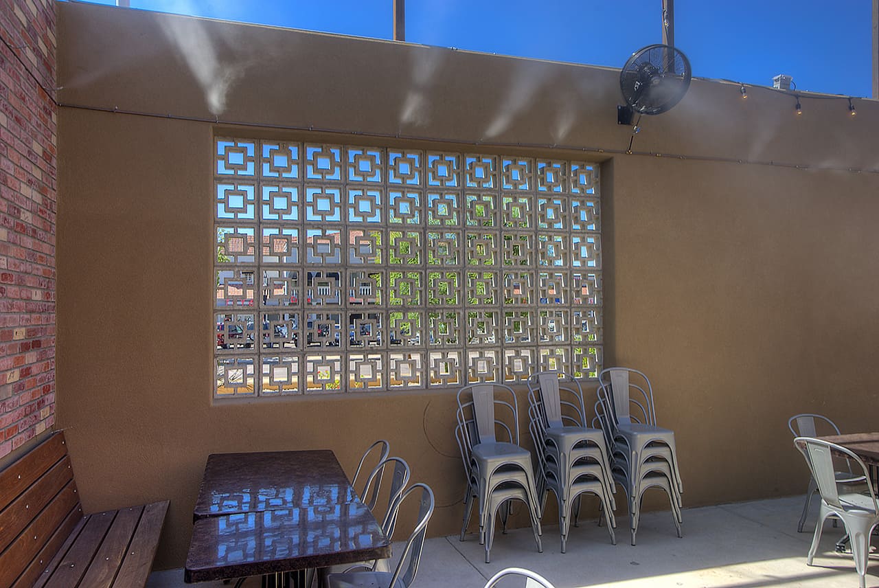 ginos_east_06 - Luxe Outdoor Environments